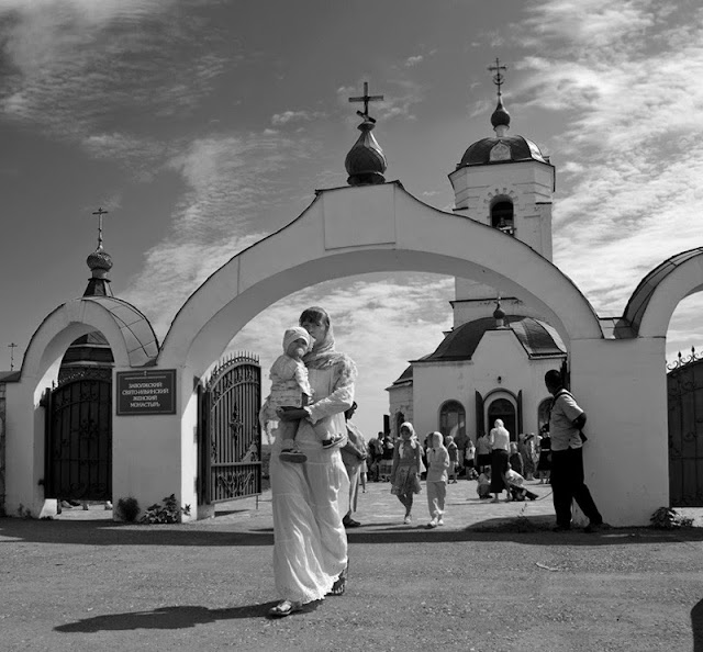 Krishterimi Ortodoks ne Rusi ne foto bardh e zi
