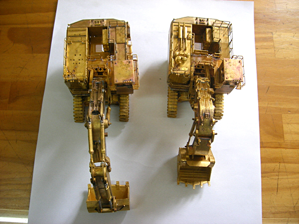 Cat 5230 model in production, both versions - Classic Construction Models