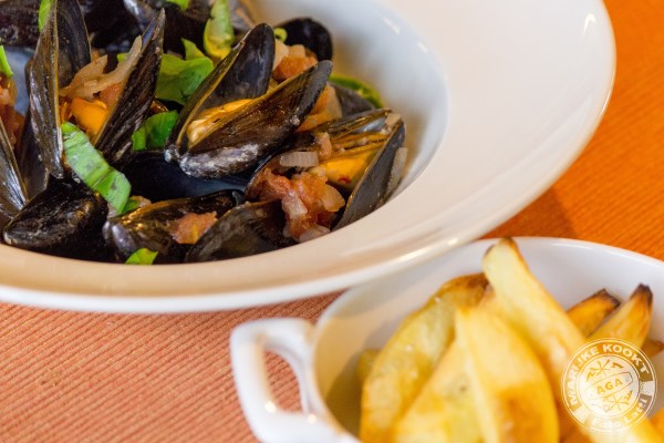 Mosselen met look en rode wijn - Marijke kookt