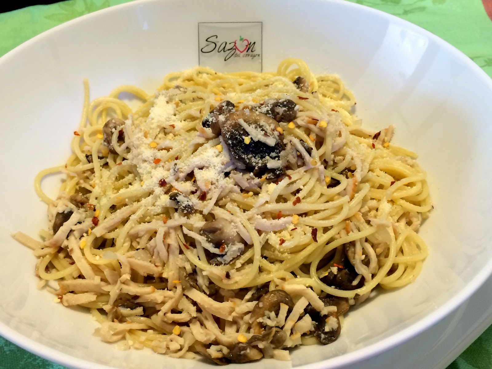 Sazón del corazón: Spaghetti con jamón y champiñones