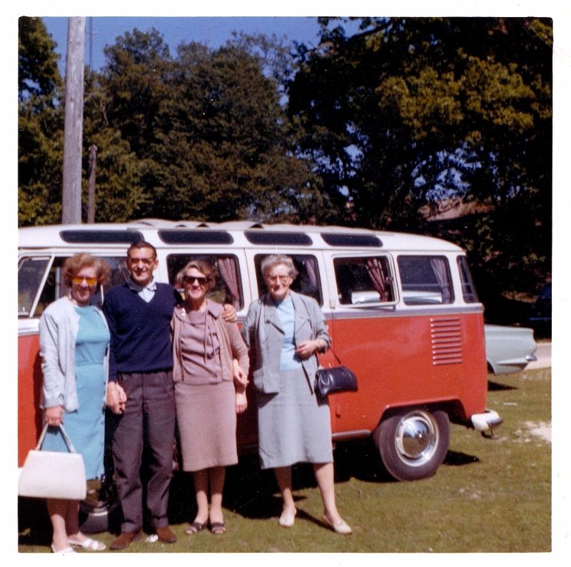 Hippie Van of the 1960s: 36 Amazing Photos That Capture People with ...