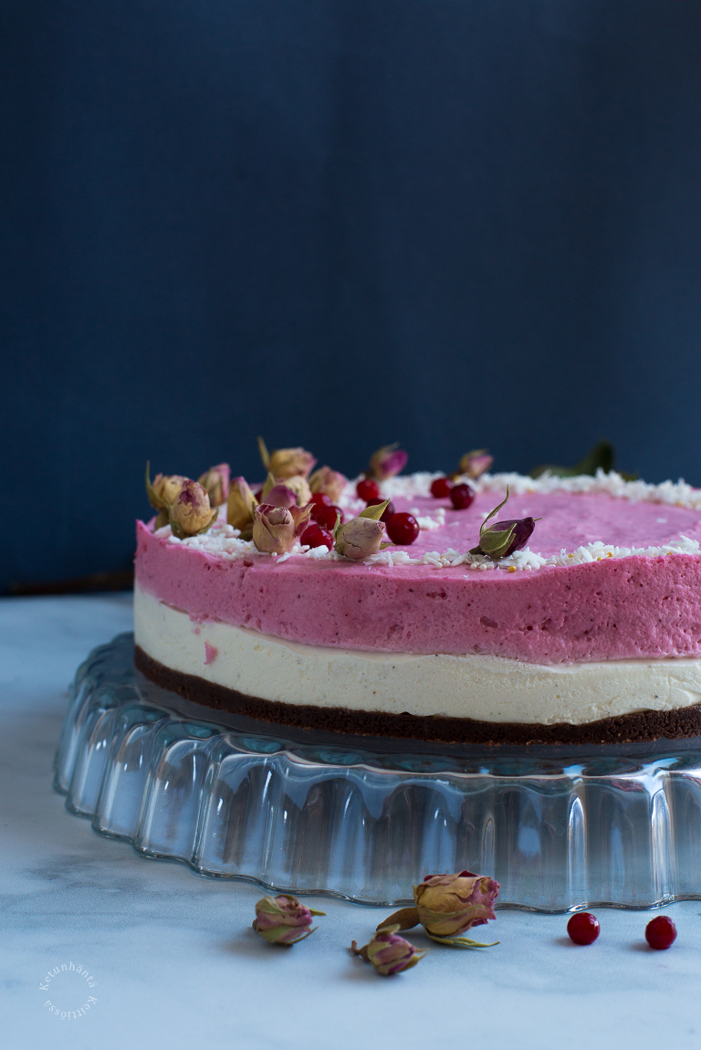 Lingonberry Mousse Cake - Puolukkamoussekakku