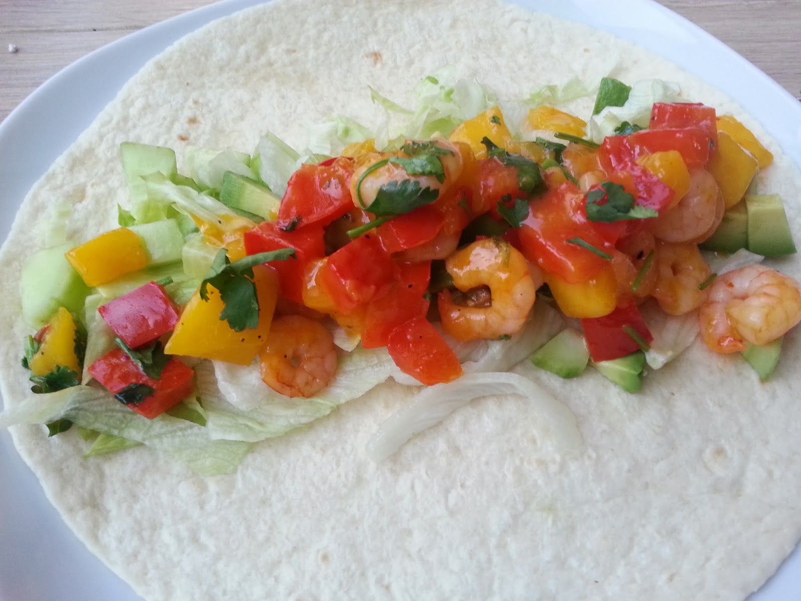 Koken met Rianne: Wraps met zoetzure garnalen en mango