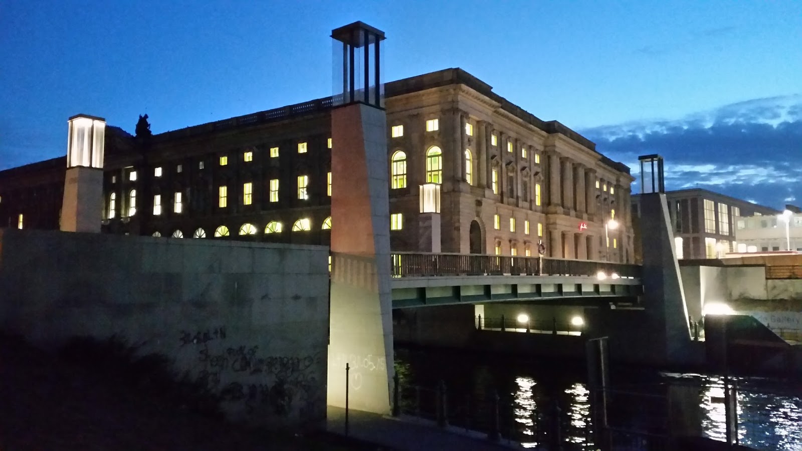 Under the Linden Tree...: The 'City Hall Bridge'
