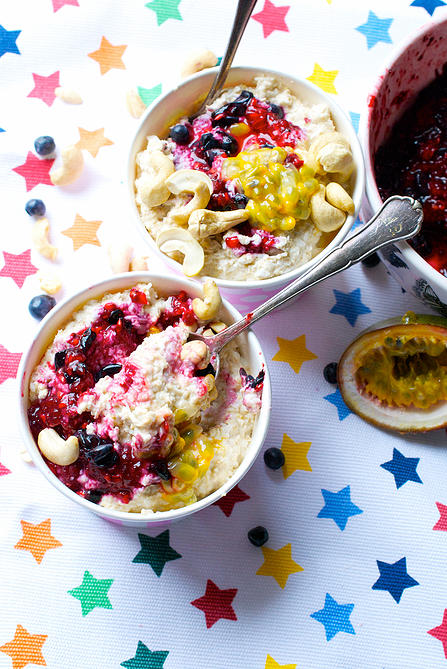 JANEK PASZKOWSKI: BŁYSKAWICZNA OWSIANKA Z CIEPŁYMI MALINAMI i MARAKUJĄ