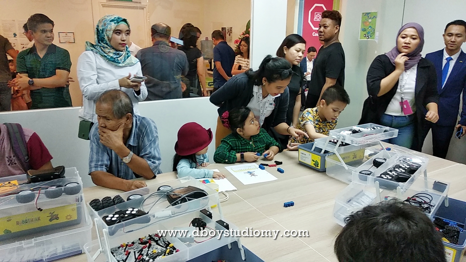 Perasmian RoboThink Malaysia Bertempat di Centrepoint, Bandar Utama. - dboystudio