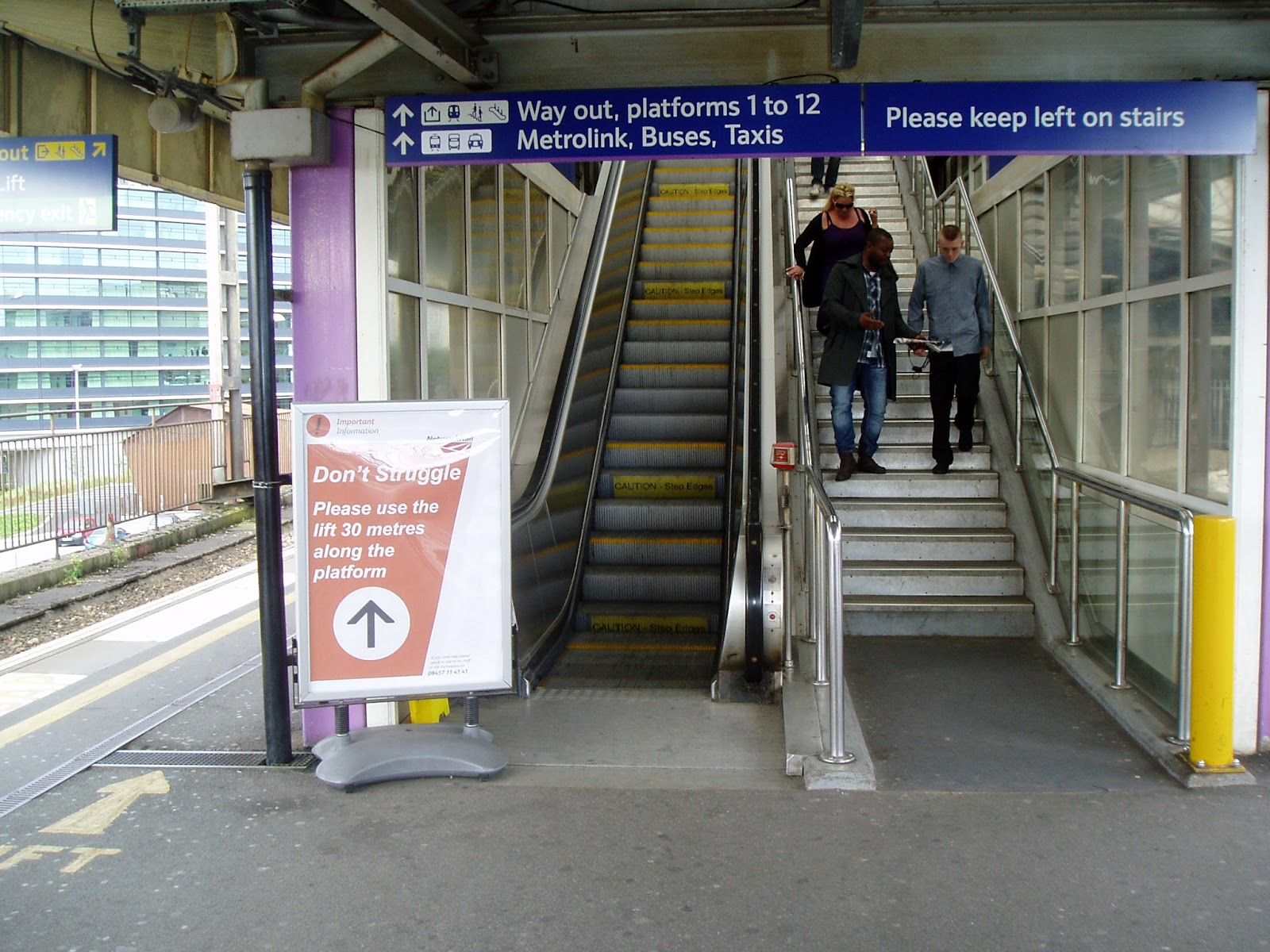 Railway Eye - the railway blog: Pointless signs - Manchester Piccadilly