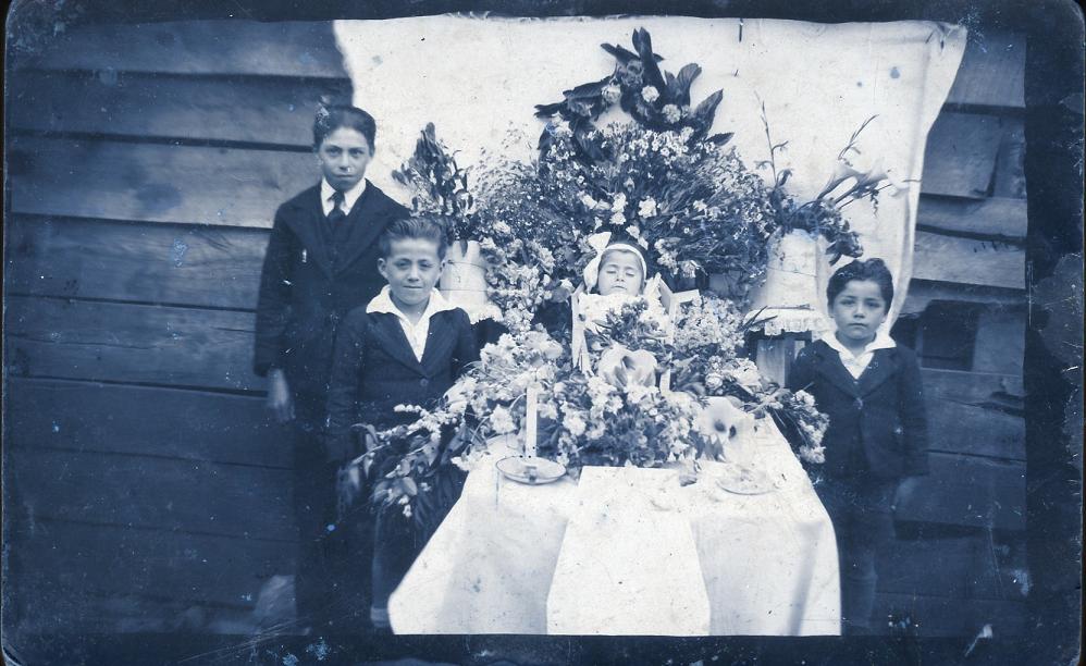 Un tétrico rito del pasado: El velorio del Angelito | Acompra.cl