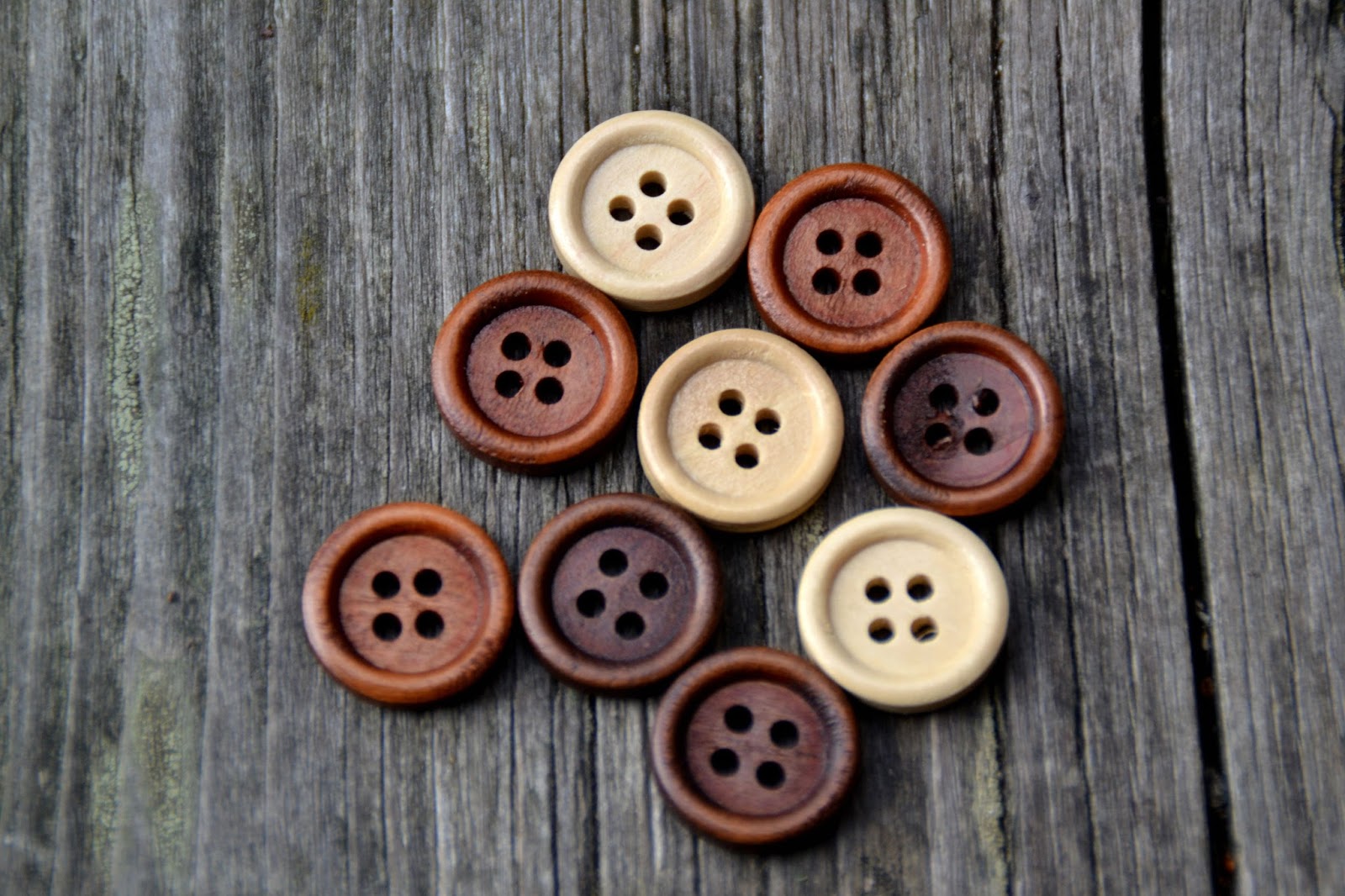 Välkommen till bloggen Stickning och Virkning: Fina knappar