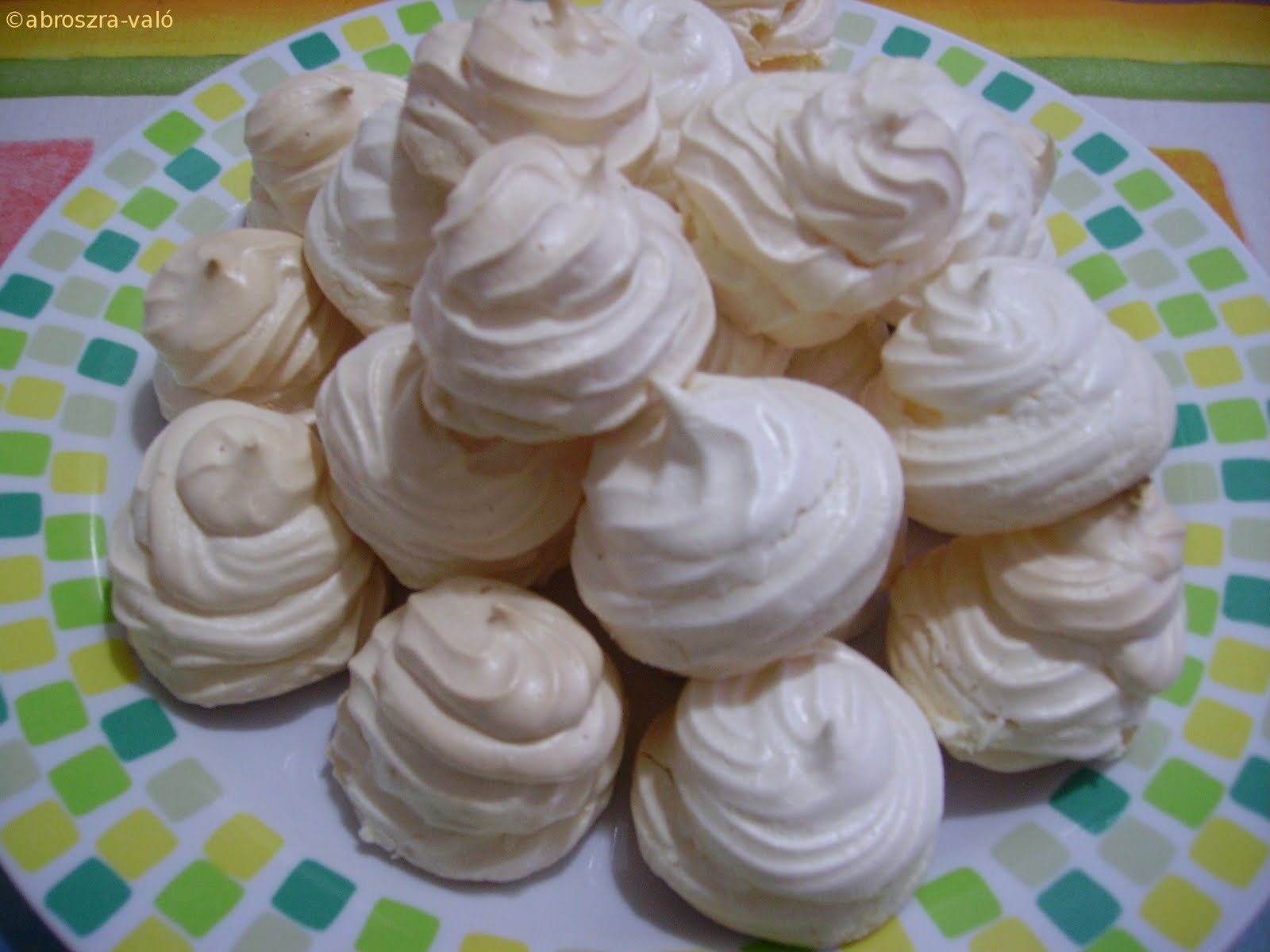 Kipróbált és bevált receptek ...: Vaniliás habcsók