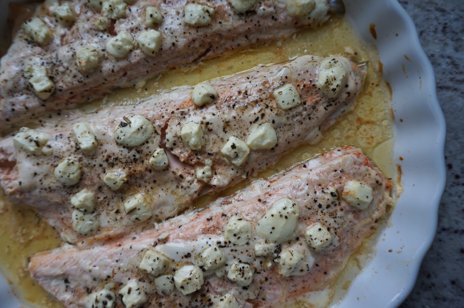 Bleikja með sýrðum rjóma og fetaost.