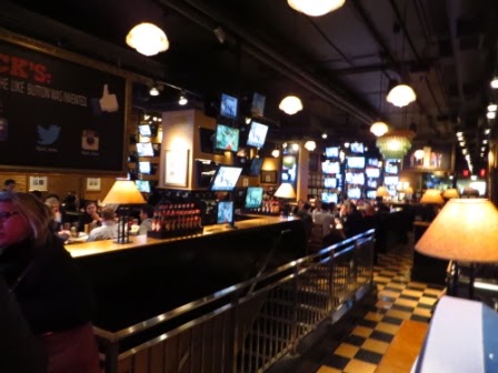 Teena in Toronto: Jack Astor's Bar & Grill, Toronto, ON (Front Street)