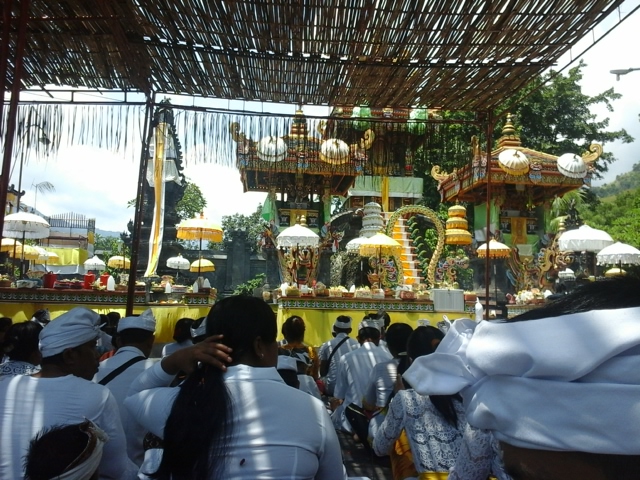 Pengertian dan Hakekat Yadnya (Yajña dalam Mahabharata) - the Bali Buzz