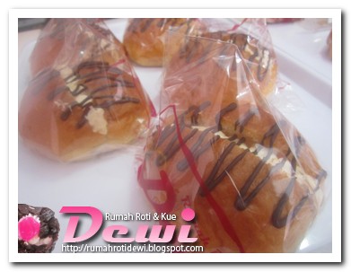 Roti manis (Rumah Roti Dewi) ~ Rumah Roti Dewi