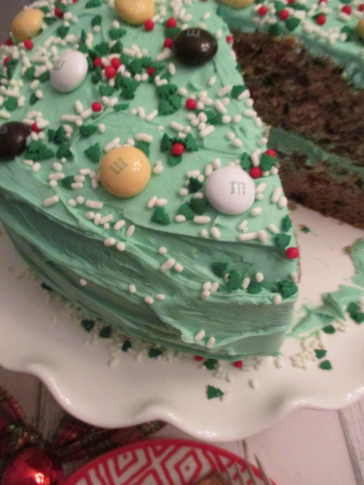 M&M's® Hot Chocolate Christmas Cake Recipe | Frugal Family Tree