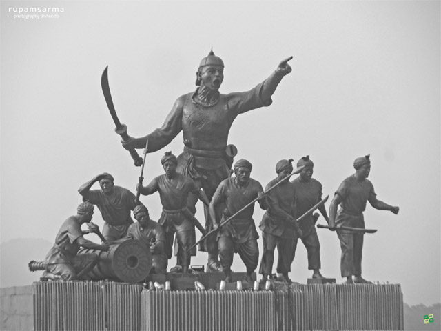 rupam sarma { xhobdo }: The statues of Bir Lachit Borphukan and his ...