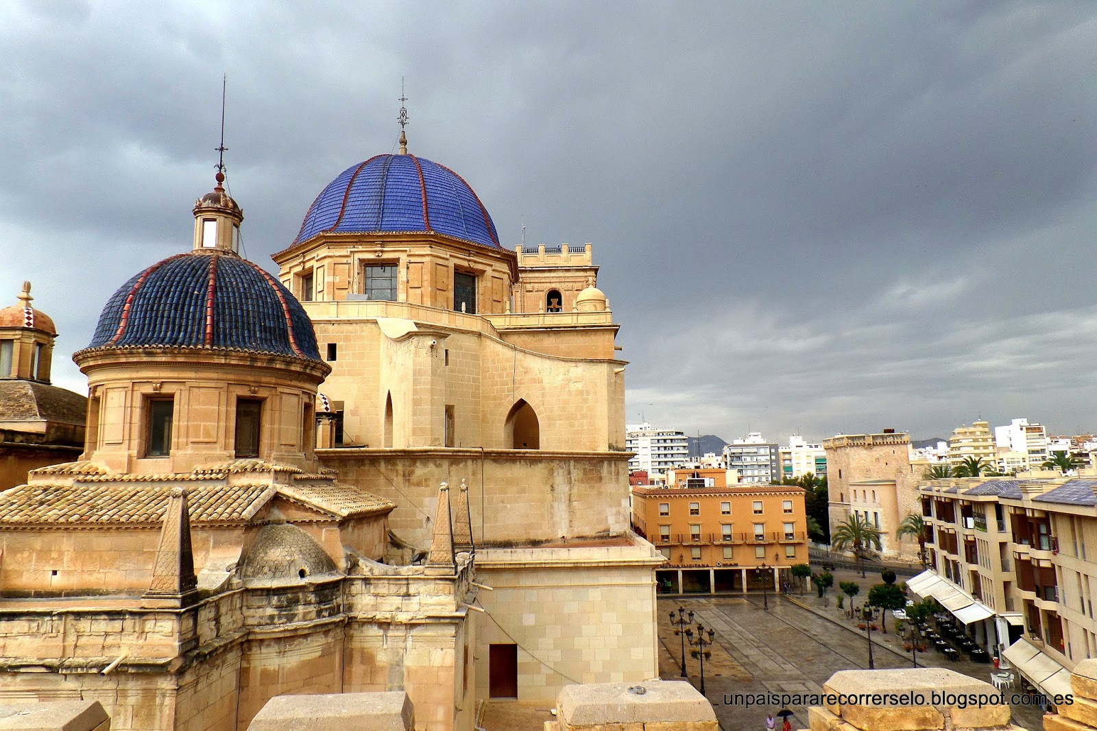 Un país para recorrérselo: Elche, Alicante