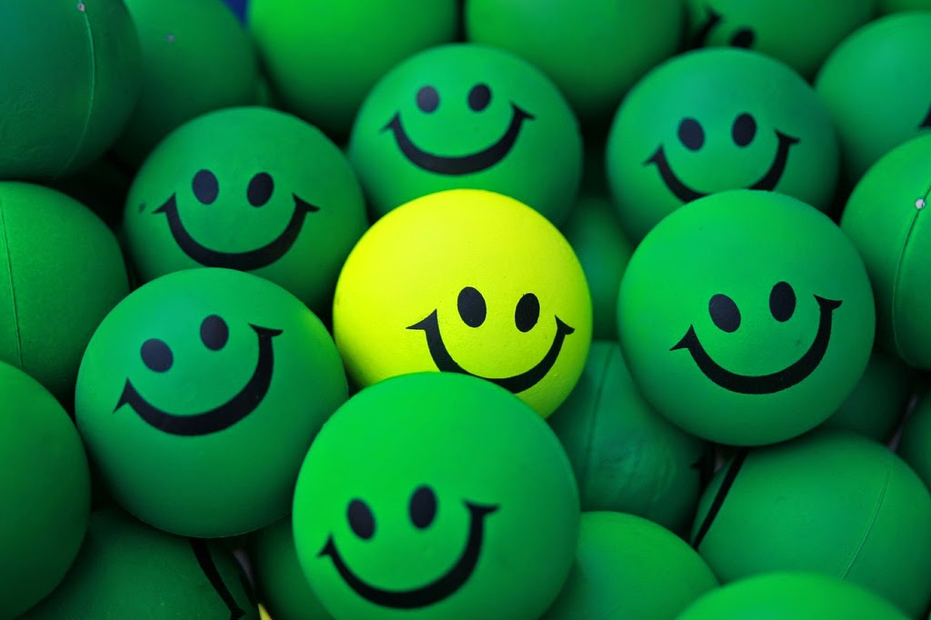 GAMBAR SENYUM LUCU WALLPAPER Senyum Indah dan Cantik - Animasi Terbaik