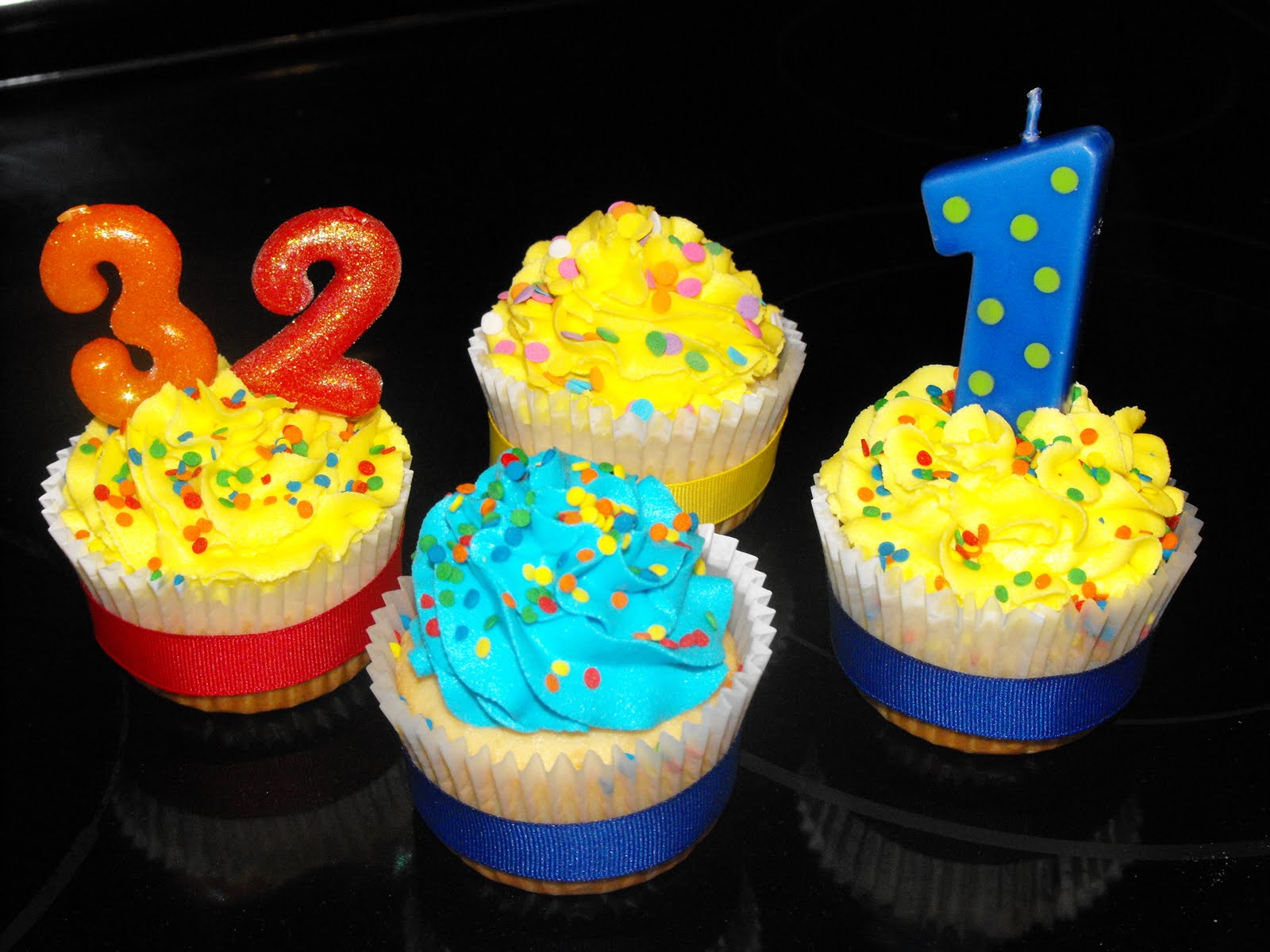 AJ's Cupcakes: Celebrate good times, come on!