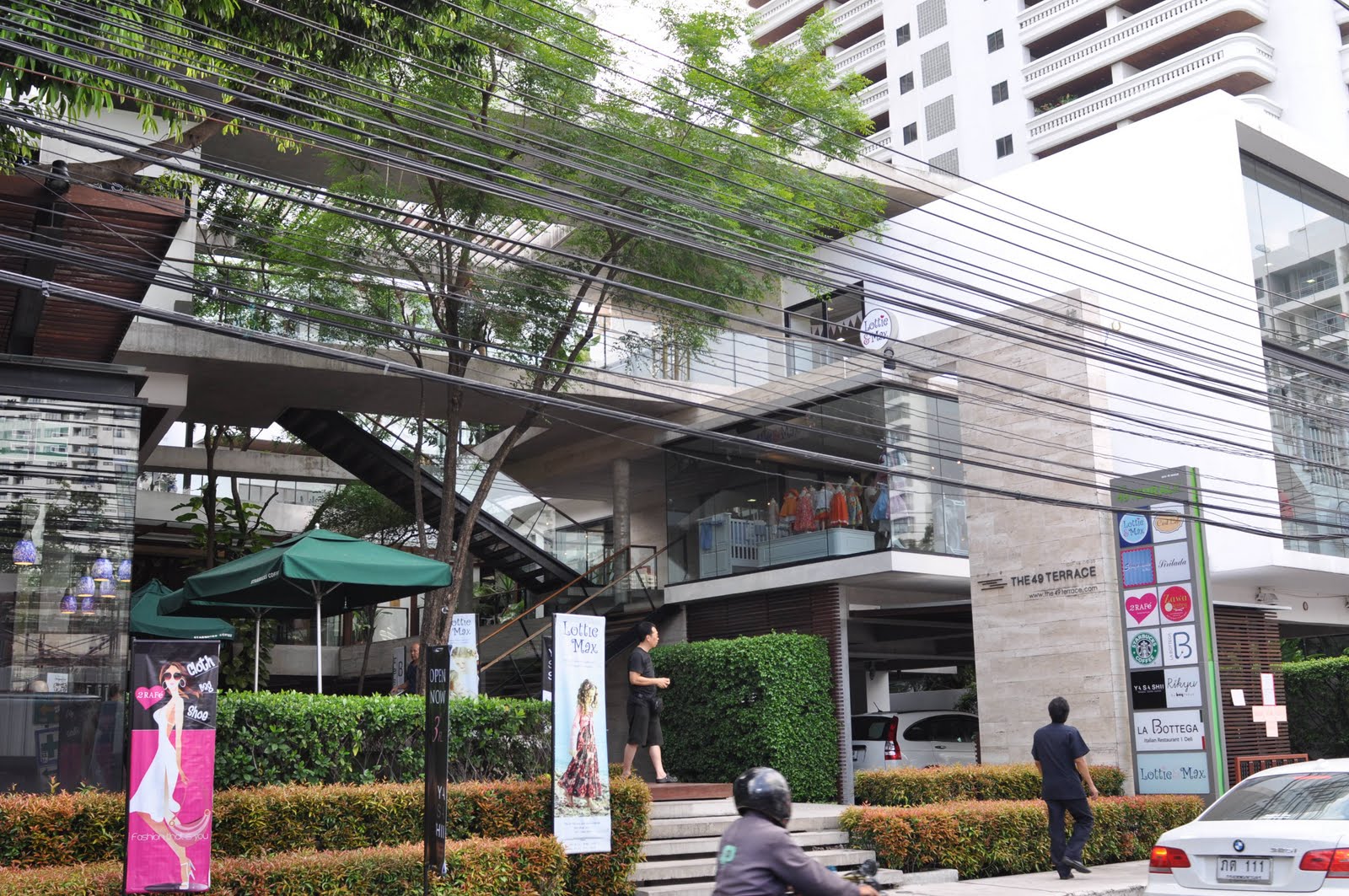 Bangkok 2011 - The 49 Terrace