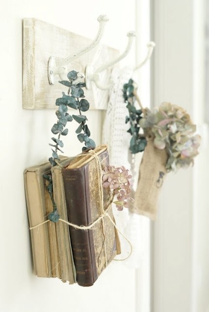 25 ways to decorate with books...free bookplate printable and thankful ...