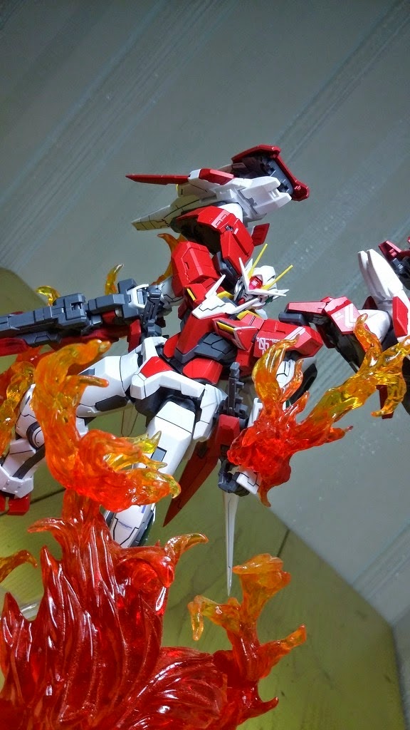 Gundam Family: RG 1/144 00 Raiser [RED] Painted Build