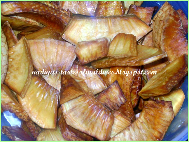 Nadiya's Tastes Of Maldives: Theluli faa Banbukeyo (deep fried ripe ...