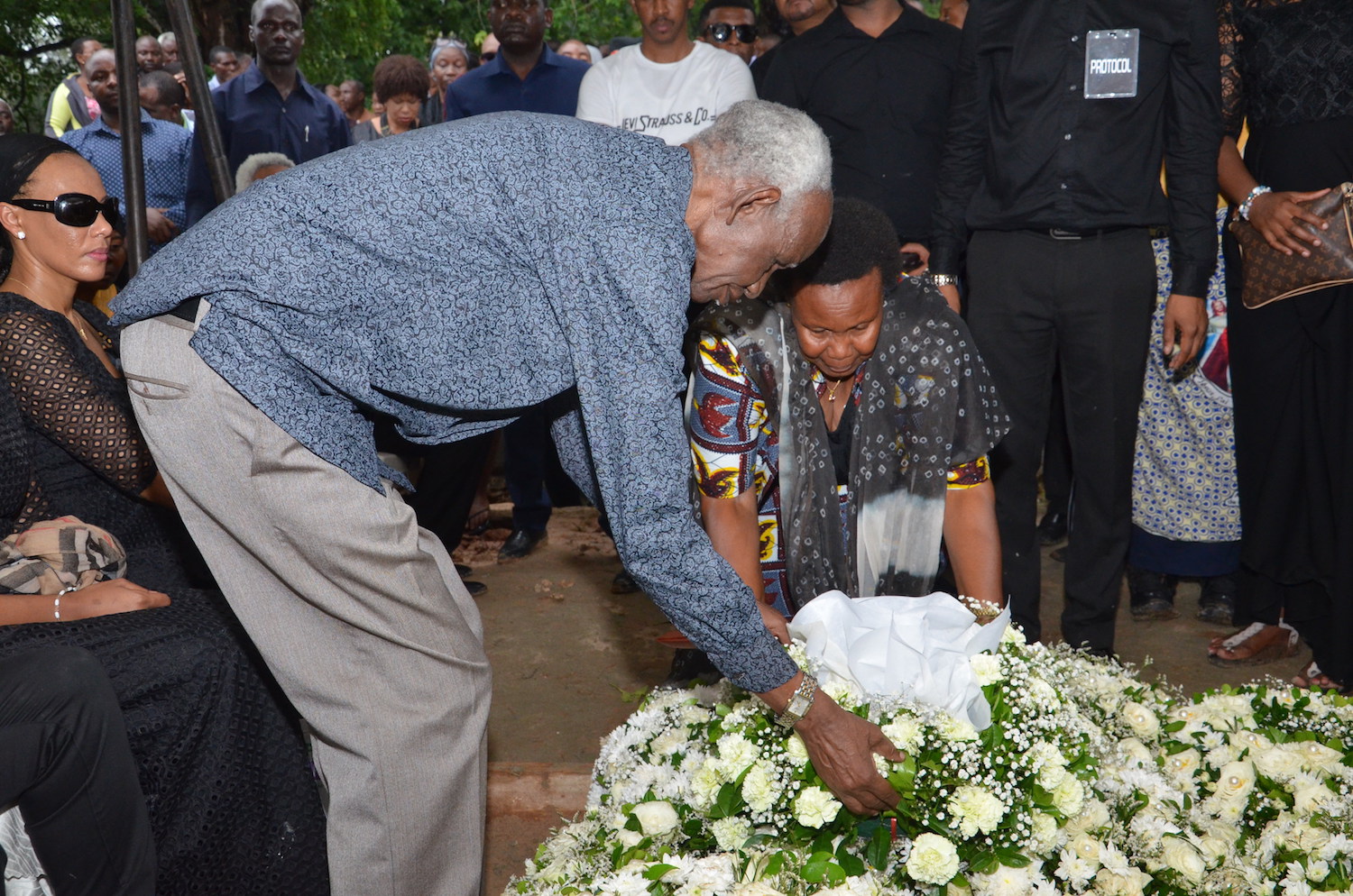 MATUKIO @ MICHUZI BLOG: MAZISHI YA MAMA PERAS NGOMBALE MWIRU MAKABURI ...