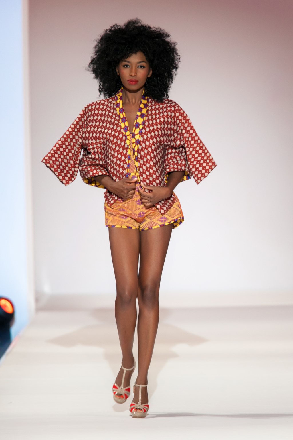 Juliana Bacellar : Influência da Cultura Africana na Moda Brasileira