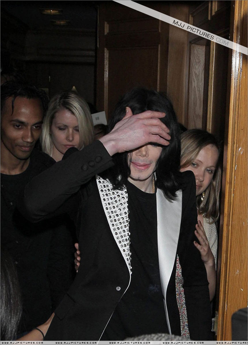 Michael Jackson em visita ao médico (51 Imagens) | 20 de Maio de 2009 ...