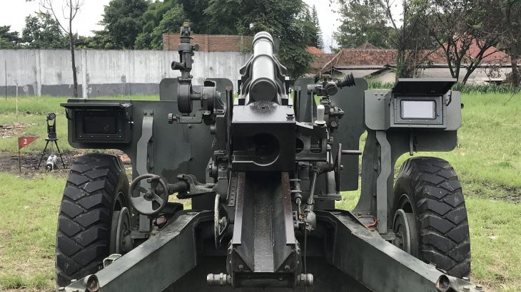 DEFENSE STUDIES: Alat Pengendali Tembakan Baru untuk Howitzer 105mm TNI AD