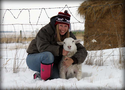 (Inter) National Hug A Sheep Day: Hugging Sheep