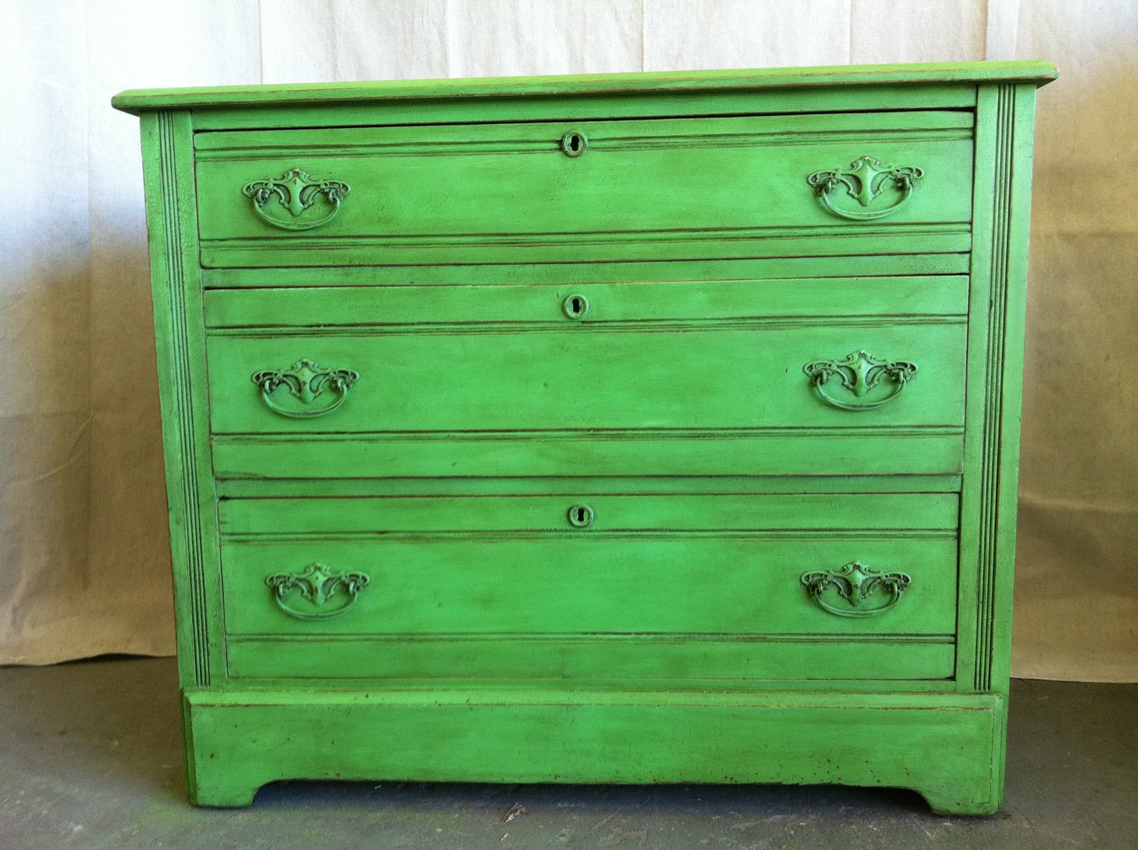 Maison Decor: Acid Green Chalk Paint