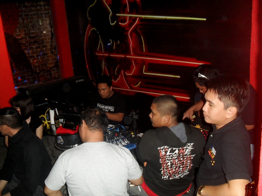 BOTEBAKALPROJECT.BLOGSPOT.COM: April 13- Kidlat Tattoo @ RPM