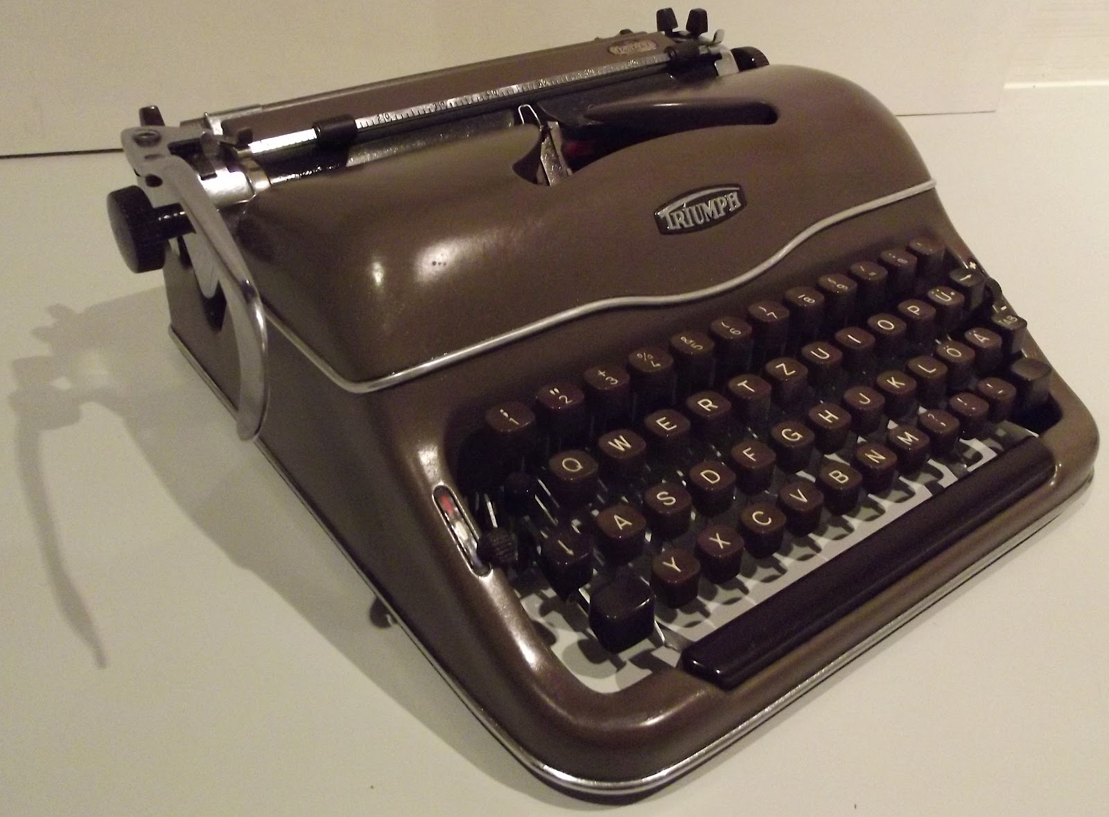 oz.Typewriter: Triumph Portable Typewriters