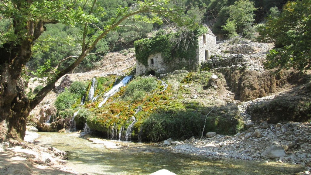 ROMIANEWS: Ο ερειπωμένος νερόμυλος του Σουλίου, από τους γραφικότερους ...