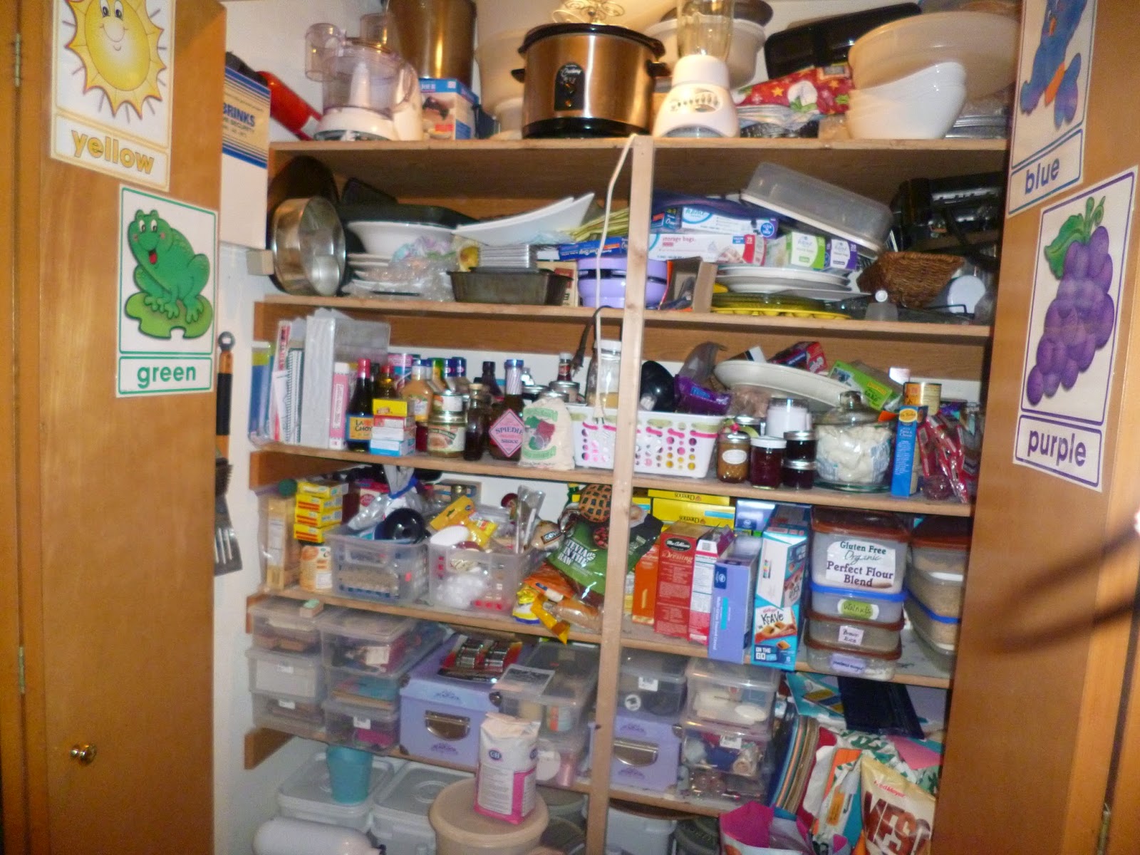 A Resourceful Home .com: Messy Pantry!