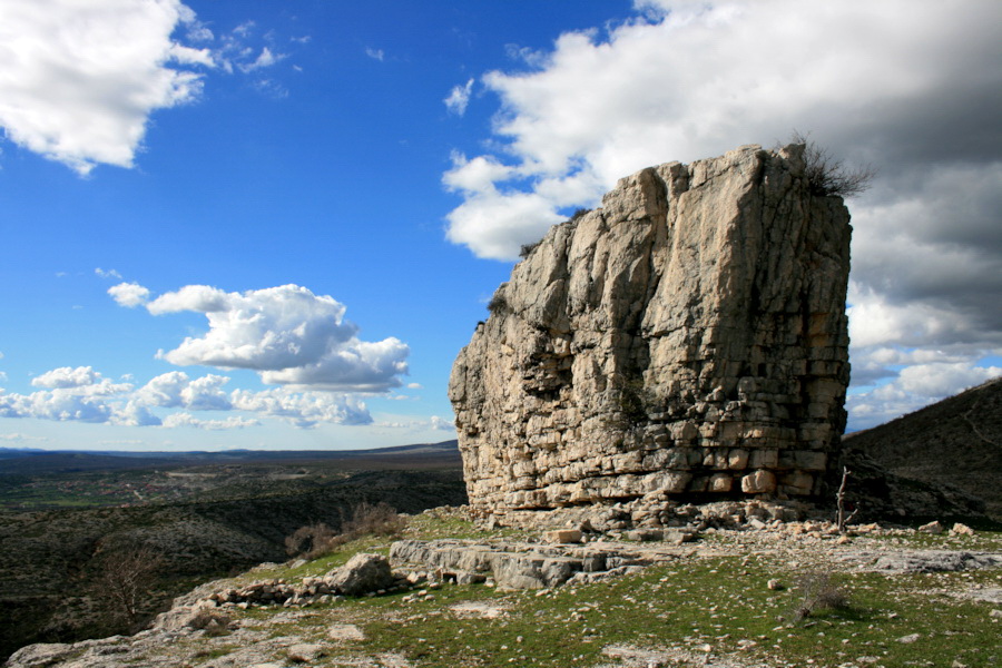 Hidden and little known places: Mačkov kamen,Ostrovica,Croatia