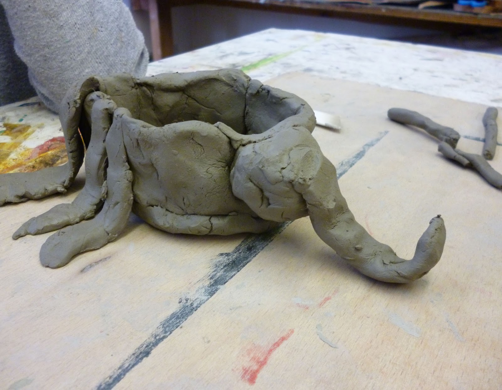 Paper Hat Parties: Animal Pinch Pots