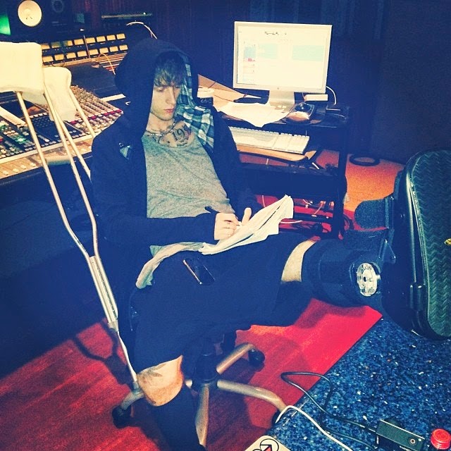 WE ARE MACHINE GUN KELLY : Kells broke his foot! But The Shows Go On!