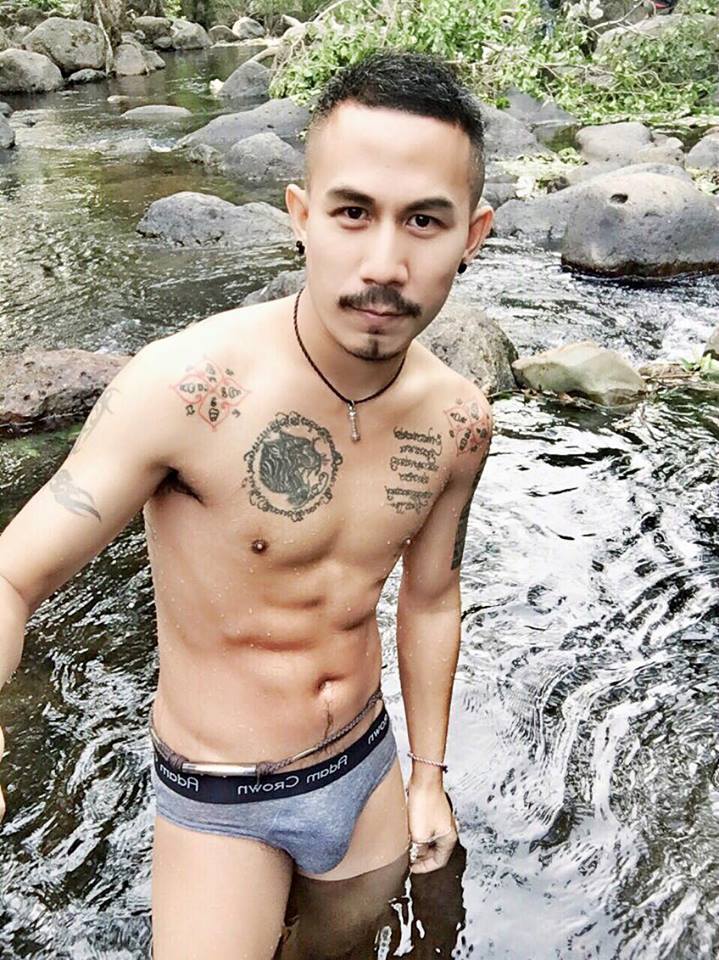 Yenomeg: เมษายน 2016