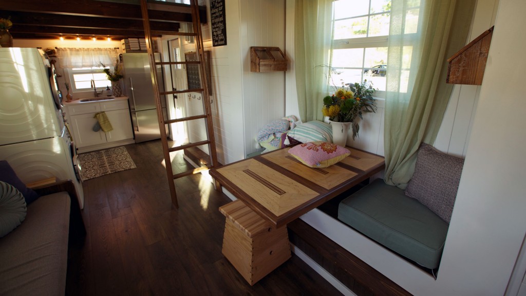 TINY HOUSE TOWN: Expandable Tiny Cottage (325 Sq Ft)