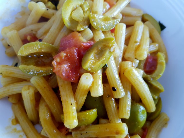 Sedanini con le olive verdi