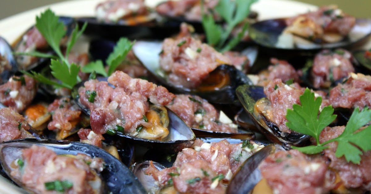 Fleur de Lolly: Tapas Thursdays: Broiled Mussels with Prosciutto