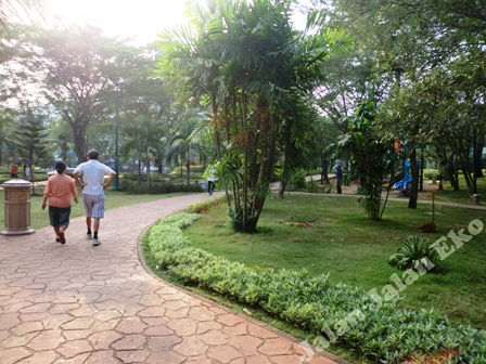 Jalan Jalan Eko: Sehat di Taman Jogging Kelapa Gading