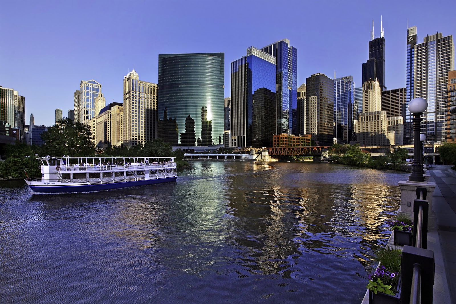 The Chicago Architecture Foundation River Cruise - Beautiful Traveling ...
