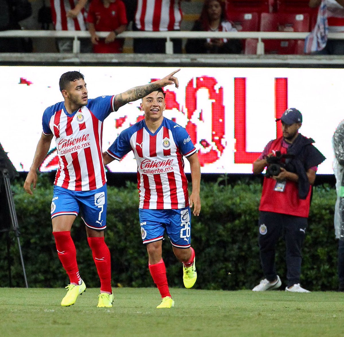 CHIVAS 2-1 SANTOS || REMONTADA EN COPA - ¡CHIVAS A GANAR!