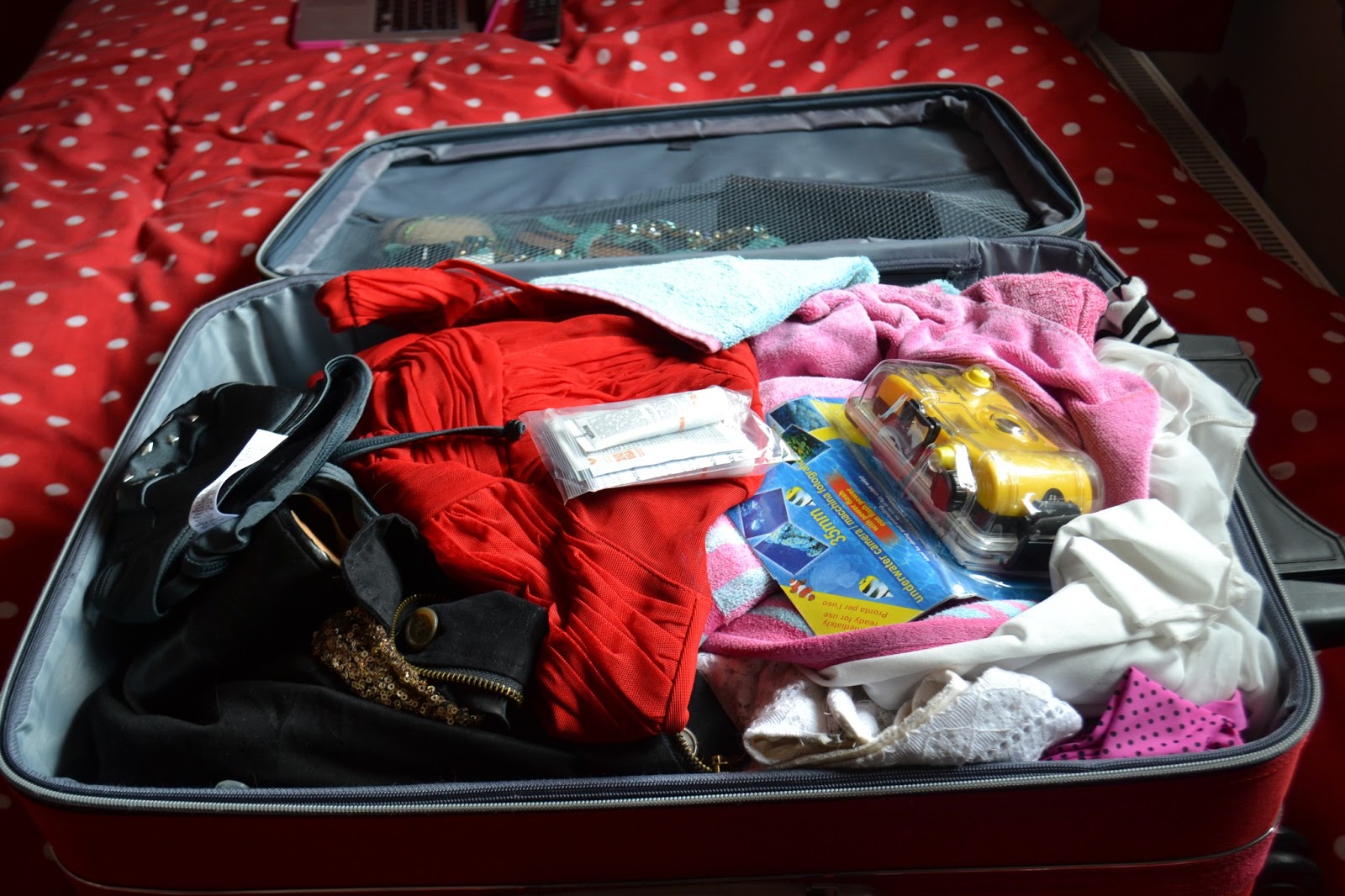 Forevermissvanity - A UK Lifestyle Blogger : What's in my suitcase? So ...