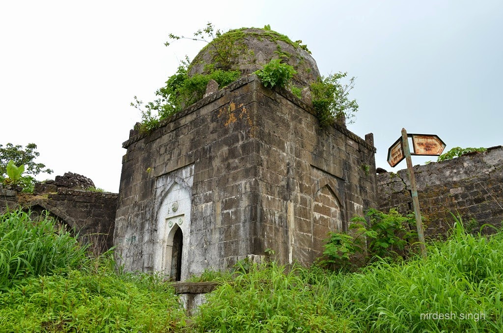 Just Tripping!: Narnala Fort - The Satpura Surprise