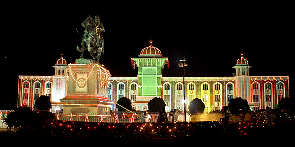 KOLHAPUR: "50 years onward march from region to global vision." Shivaji ...